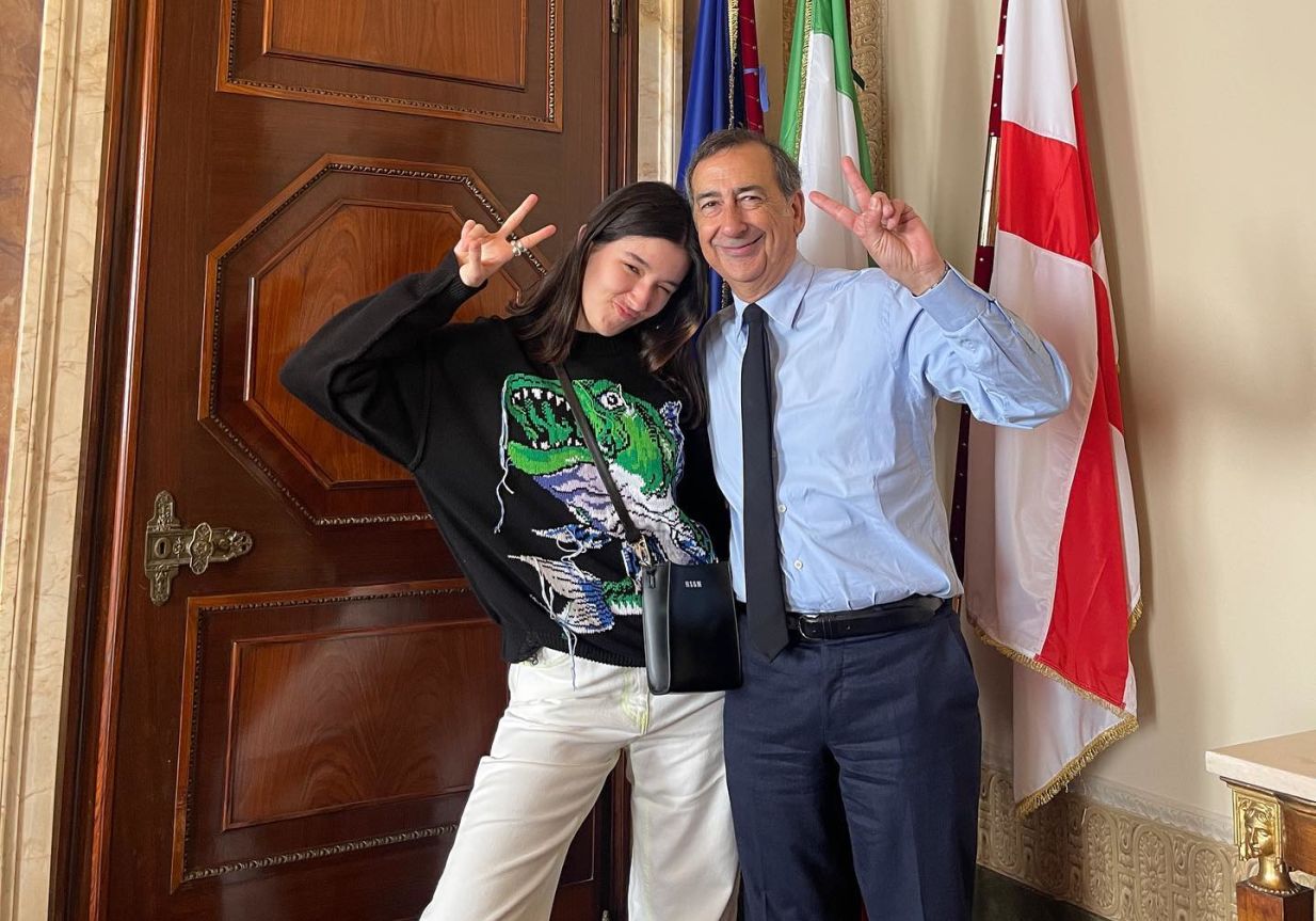 Il sindaco di Milano Sala incontra la tiktoker ucraina Valerisssh ...
