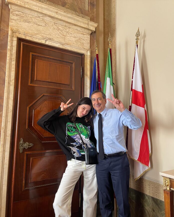 Il sindaco di Milano Sala incontra la tiktoker ucraina Valerisssh ...